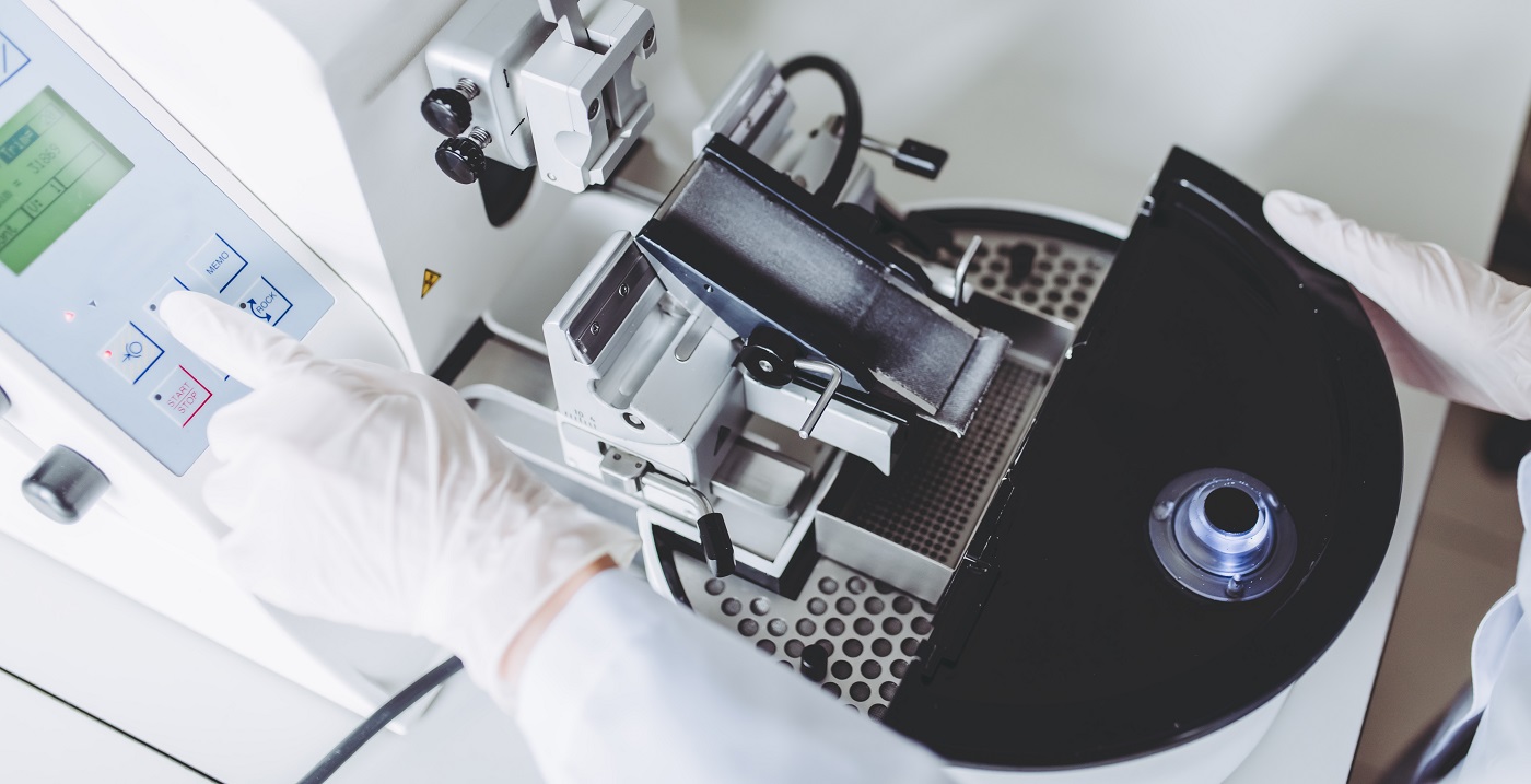 Incisione chimica e taglio laser per strumenti medicali e chirurgici ...